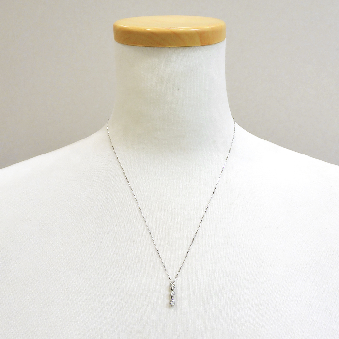 Pt900/Pt850 ダイヤモンド ネックレス スリーストーン トリロジー 3連 シルバーカラー｜Reizm(リズム)