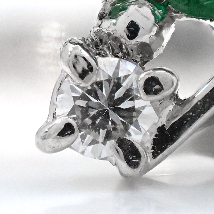 Pt900 エメラルド 指輪 11号 花 フラワーモチーフ シルバーカラー｜Reizm(リズム)